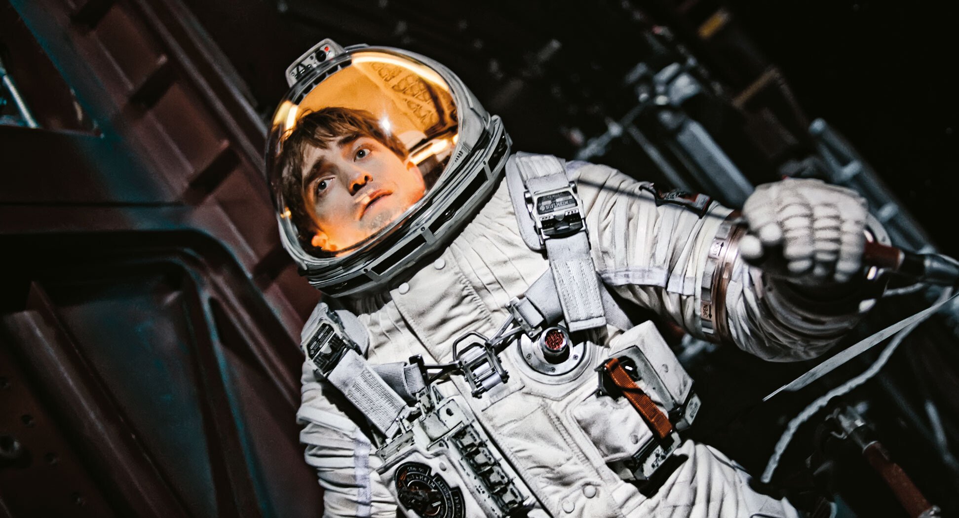 „Mickey 17” już na MAX – egzystencjalny klon w kosmicznej satyrze (recenzja)